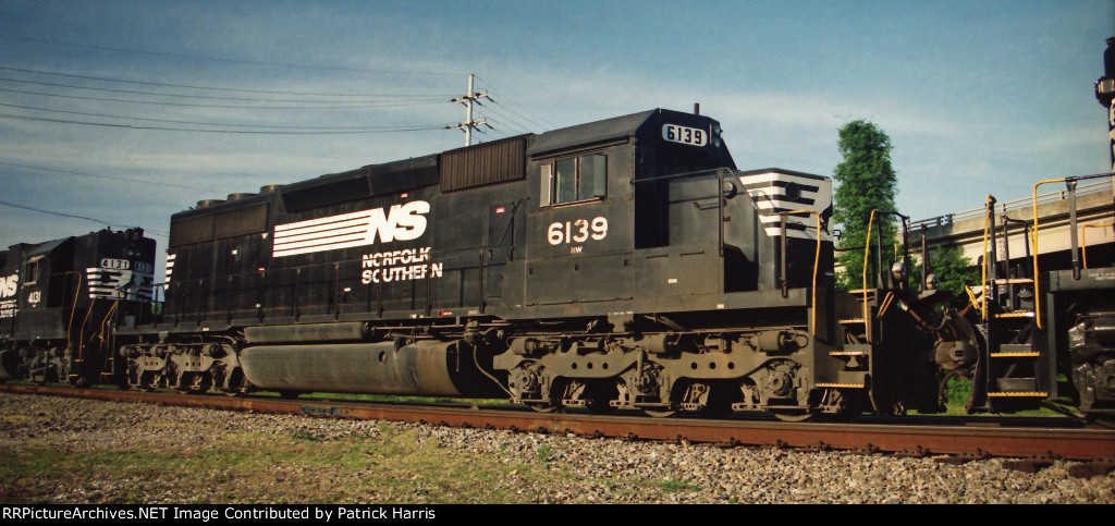NS 6139 X-NW 6139 southbound with an intermodal train on NS through Oliver Junction in New ...